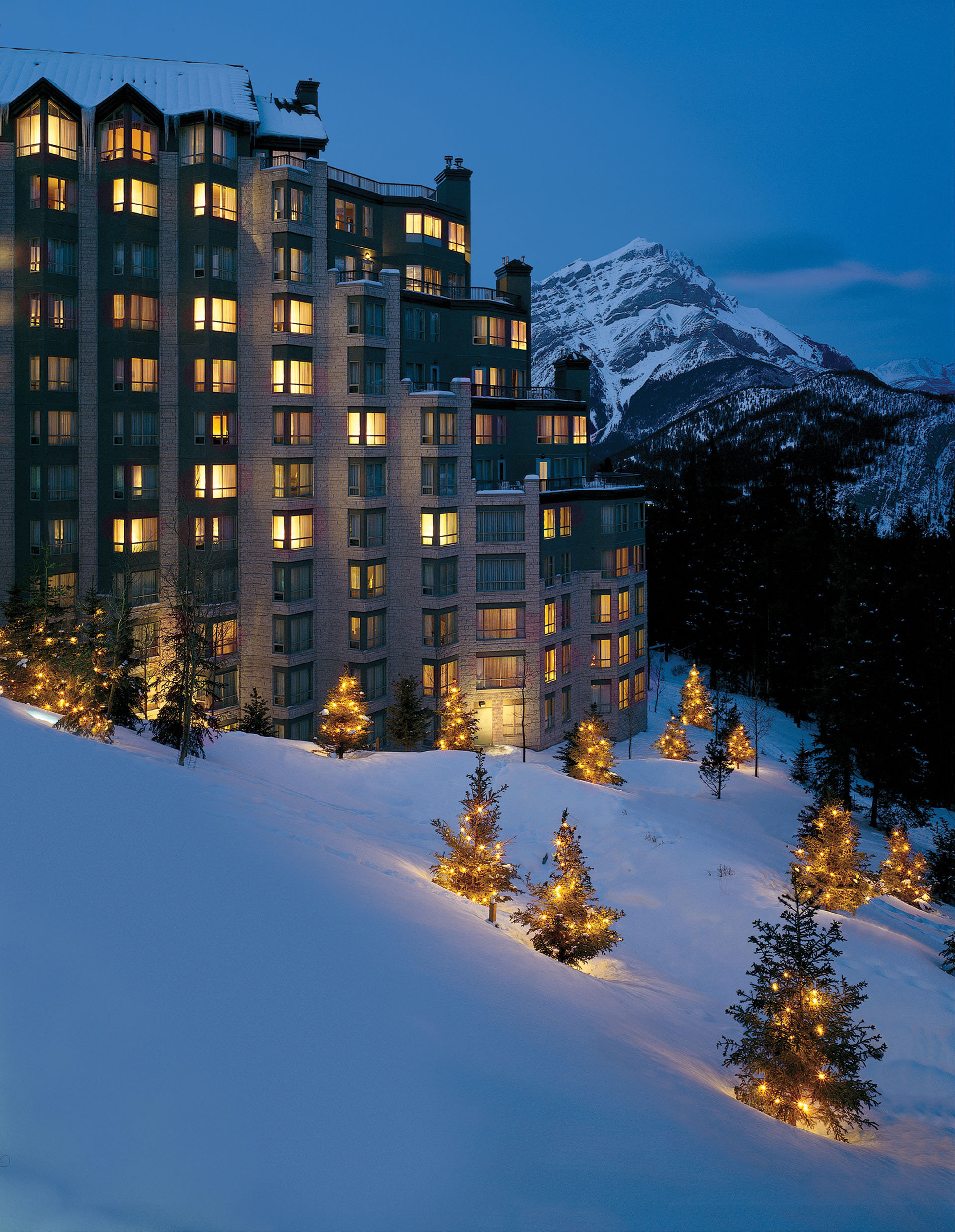 11 Gorgeous Hotels In Canada To Visit This Winter & One Is Perched On A ...